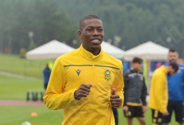 Hadebe's closest pals in Yeni Malatyaspor squad revealed - Soccer24