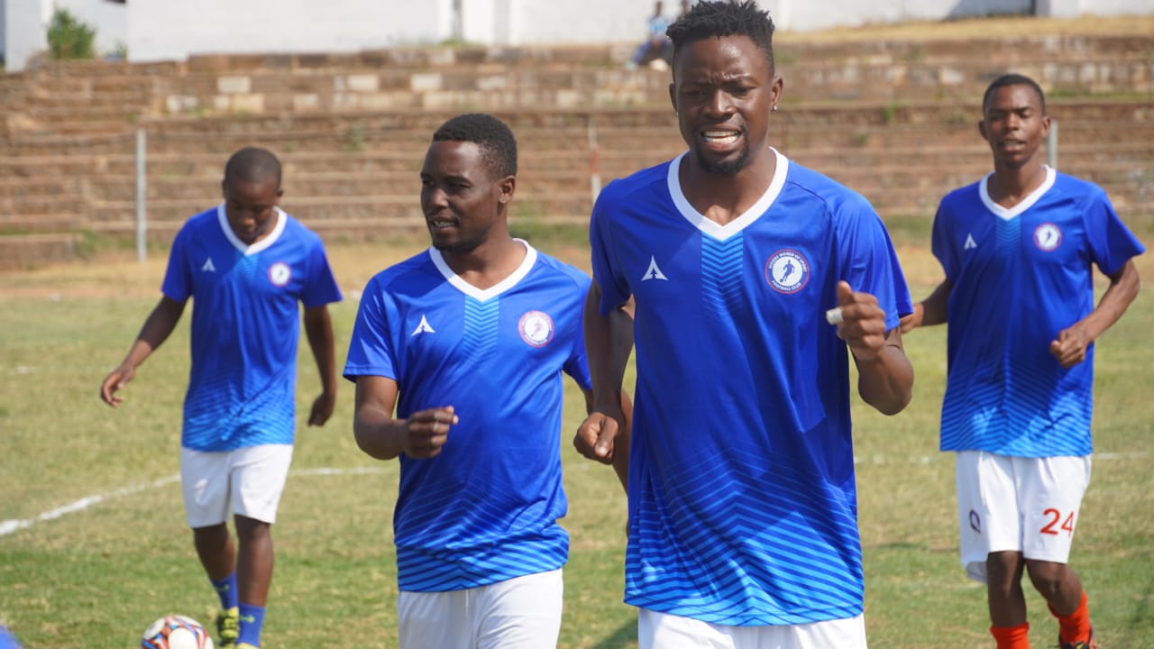 Mutasa getting Wisdom from his father - Soccer24