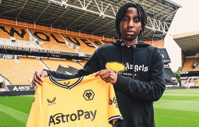EPL side Wolves sign Zimbabwean youngster Tawanda Chirewa - Soccer24
