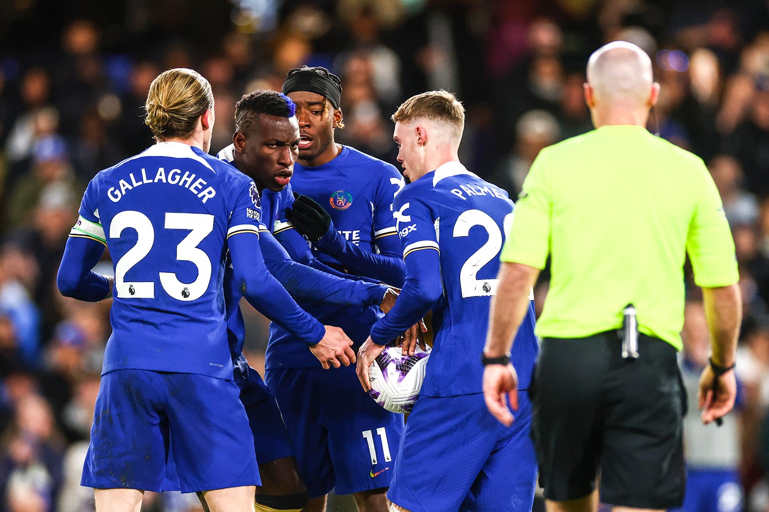 Embarrassing: Watch Chelsea players fighting to take penalty in 6-0 win ...