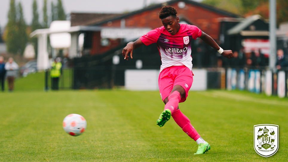 Warriors defender Shane Maroodza released by Huddersfield - Soccer24
