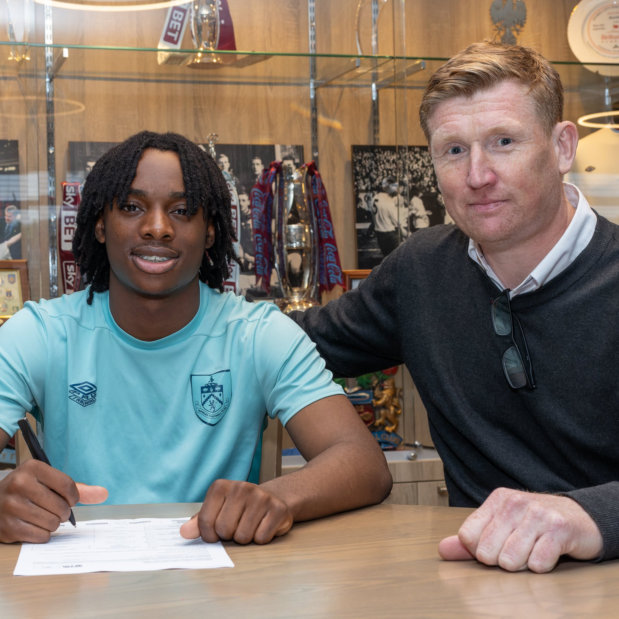 Zimbabwean youngster signs first professional contract at Burnley - Soccer24